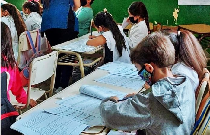Hora extra de clases: comenzaría a implementarse en el segundo ...